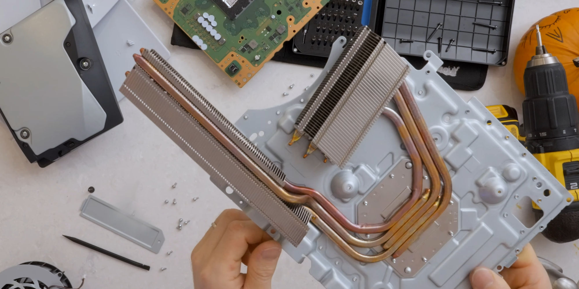 Co kryje w środku nowe PlayStation 5 "Slim"? Sony dopieściło swój projekt